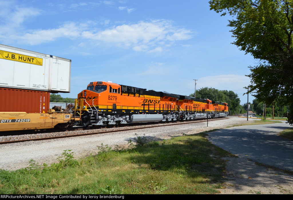 BNSF 8279